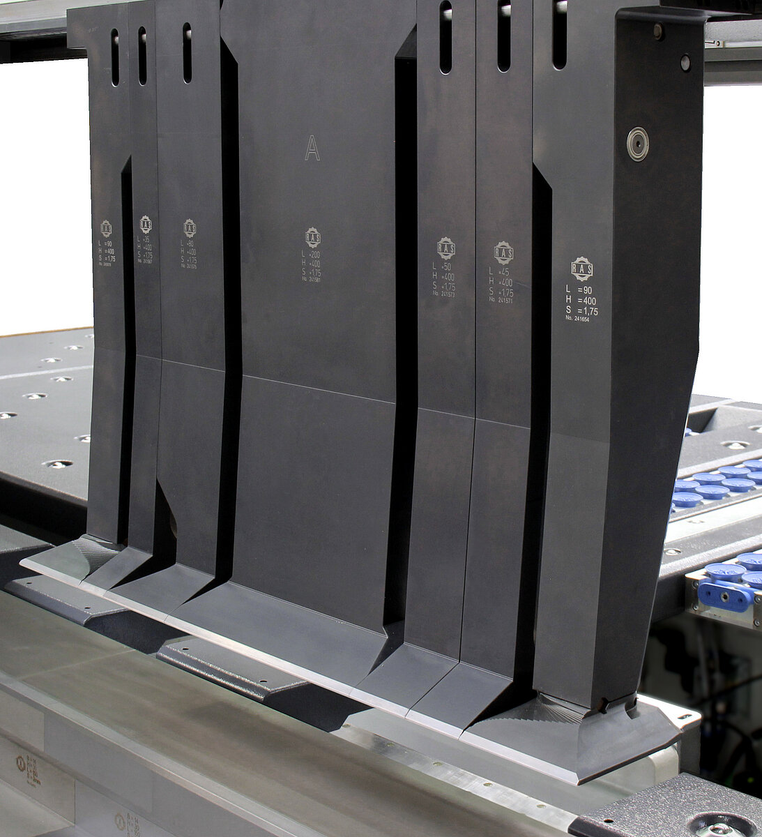 Bending center UpDownCenter: Automated bending sequences - RAS Online