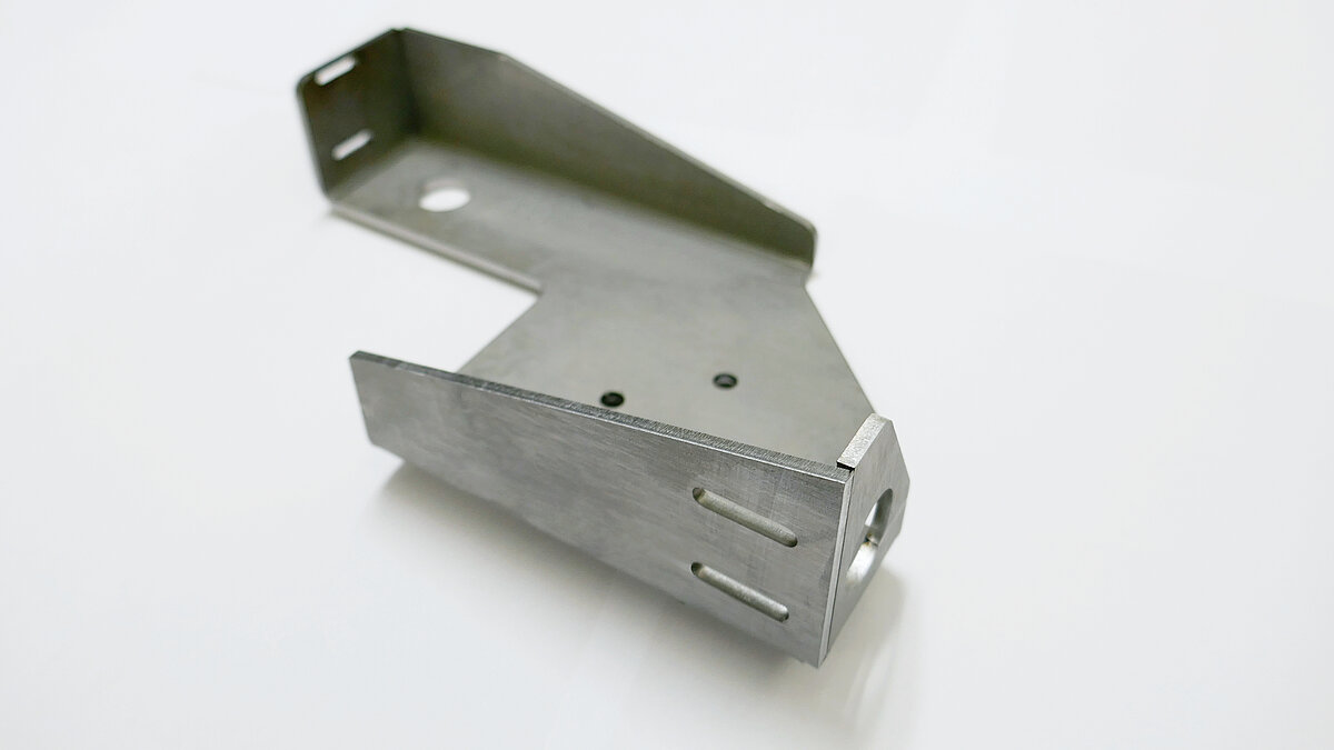 Bending small parts: RAS MiniBendCenter 2 metal folding center - RAS Online